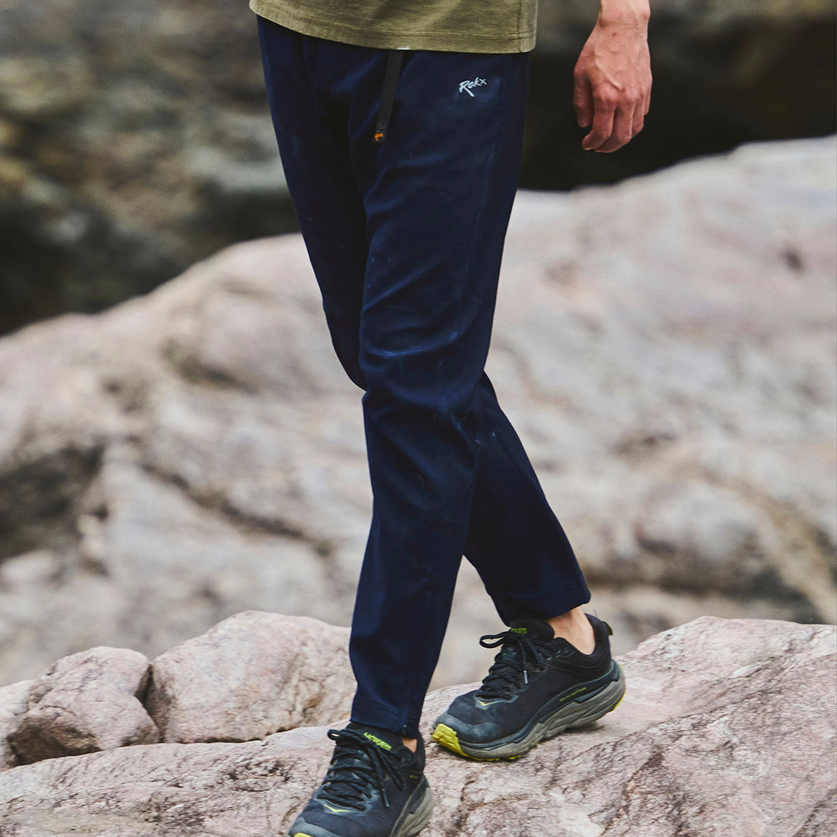 ”きれい目でスポーティー” ROKX新定番パンツ「LIGHT TRKシリーズ」 – SNJ STORE